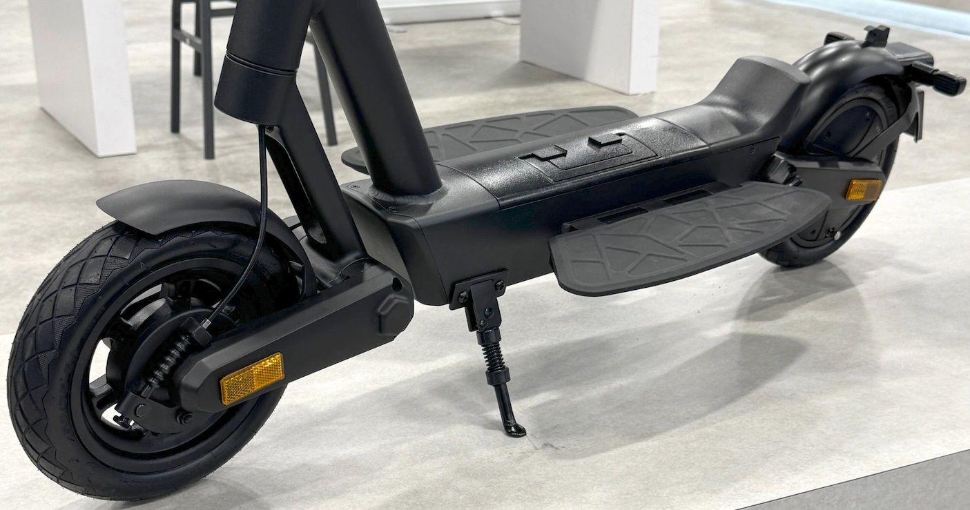 E Scooter Mit Wechselakku Und Straenzulassung
